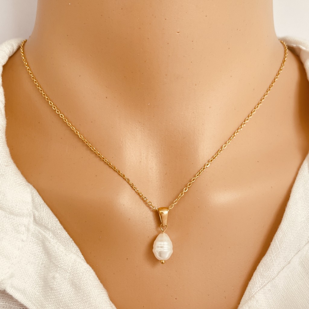 Stainless steel pearl necklace