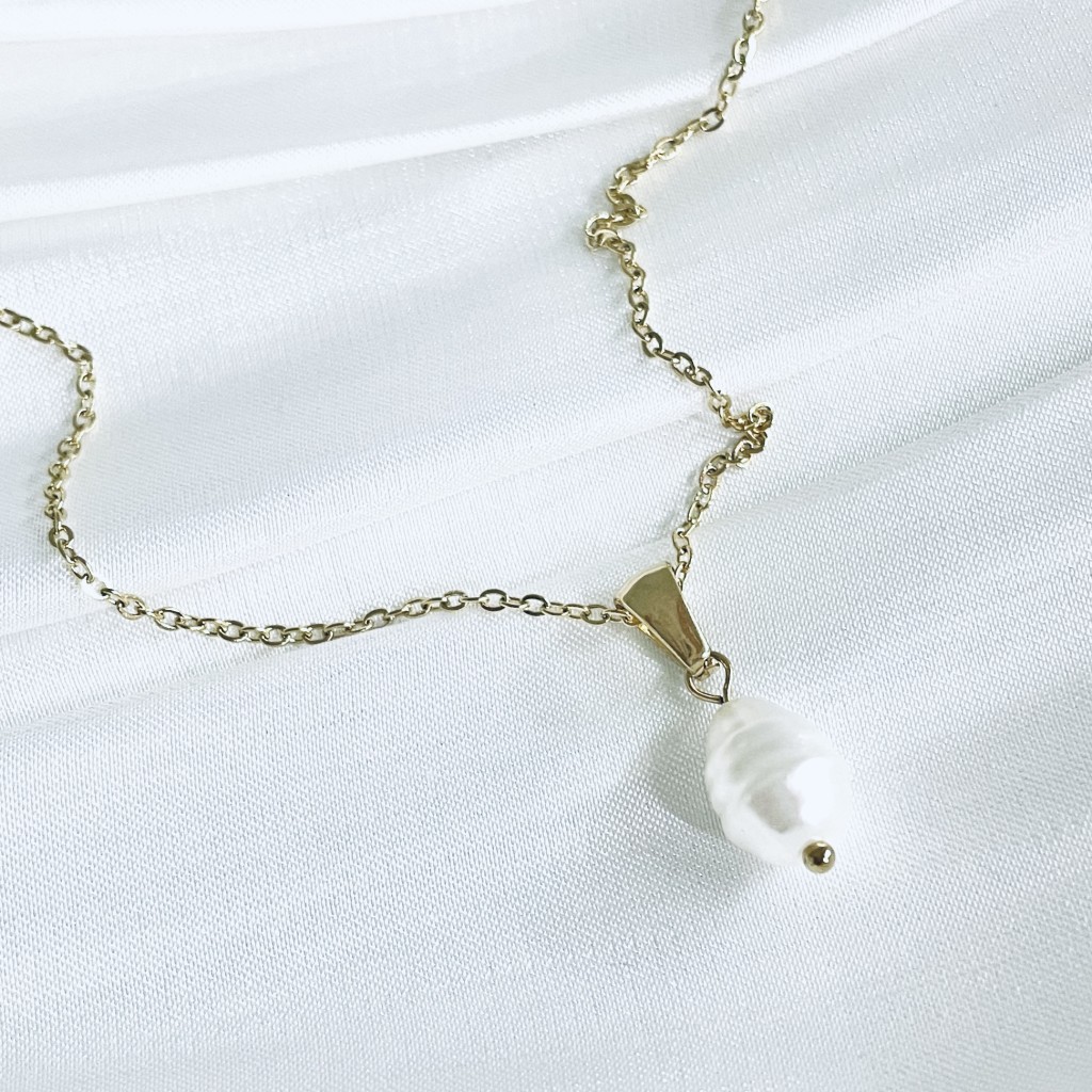 Stainless steel pearl necklace